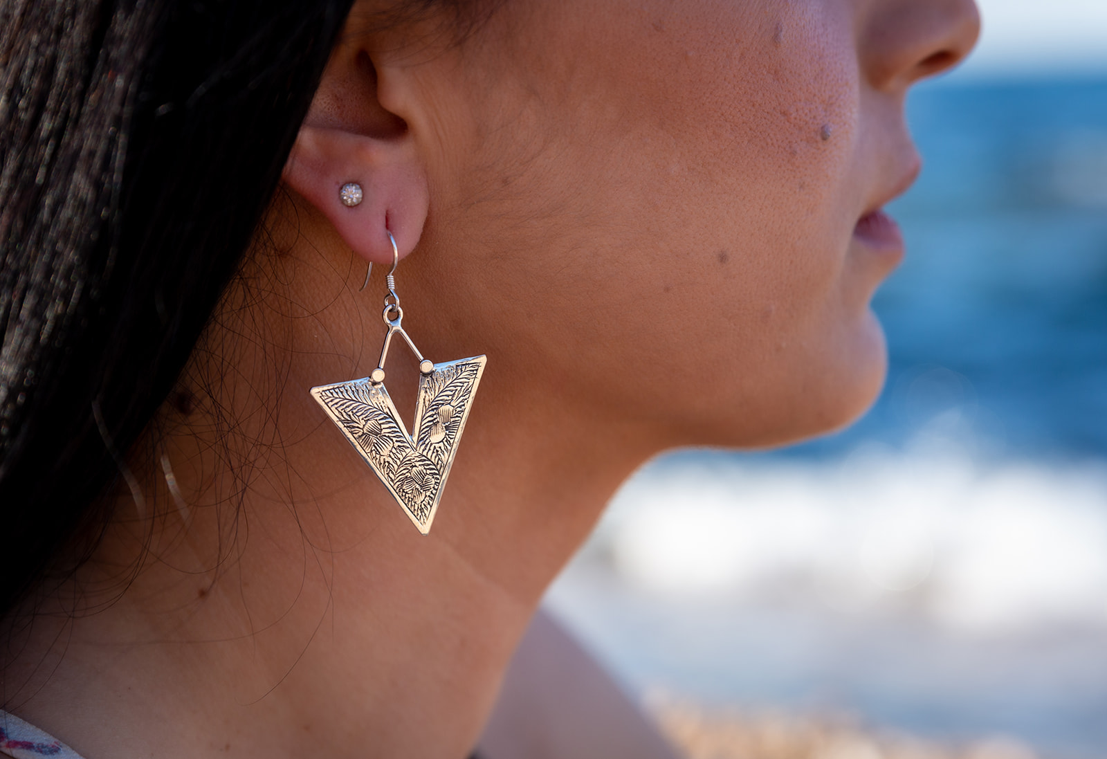 Ornate Silver Triangle Earrings - בדרך הטבע