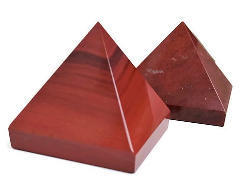 Red Jasper Pyramid - בדרך הטבע